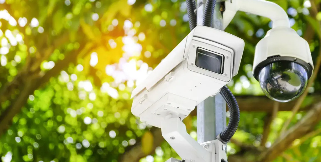 Pros And Cons Of Choosing DIY Vs. Professional CCTV Security Cameras ...